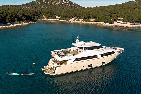M/Y Friend's Boat, Ferretti / Custom Line Navetta 26, 2008 - Athenian ...